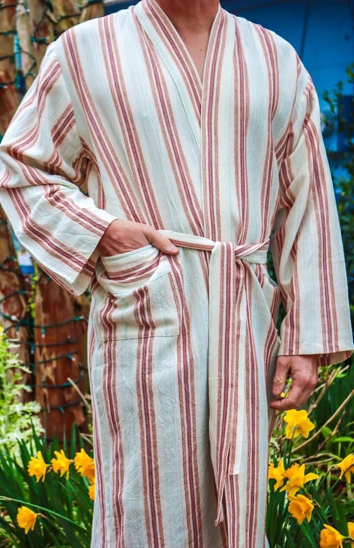 One of the many styles of men’s lightweight robes for spring and summer ...